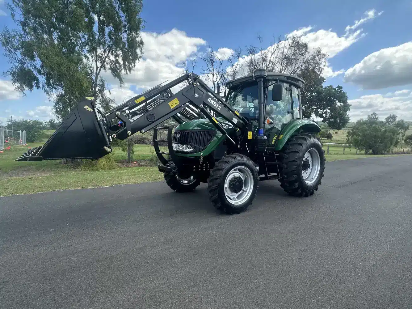 100hp Tractor DQ1004C | AgKing